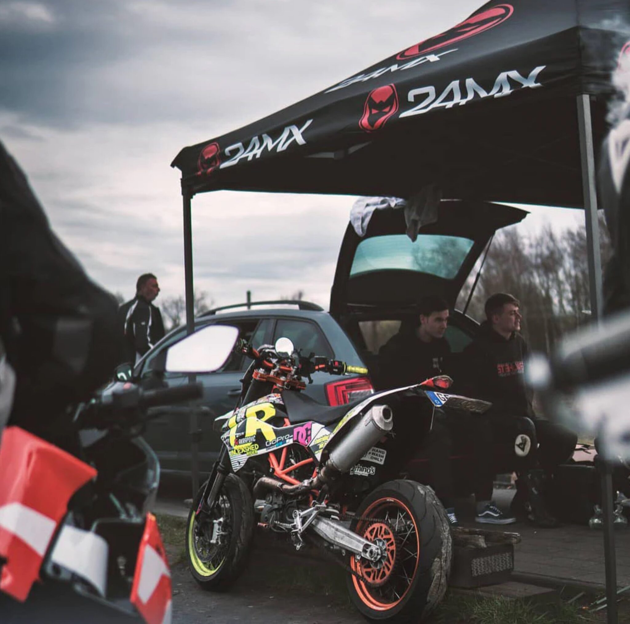 Angebot endet bald! Rennzelt von 24 MX - Enduro-Klassik.de